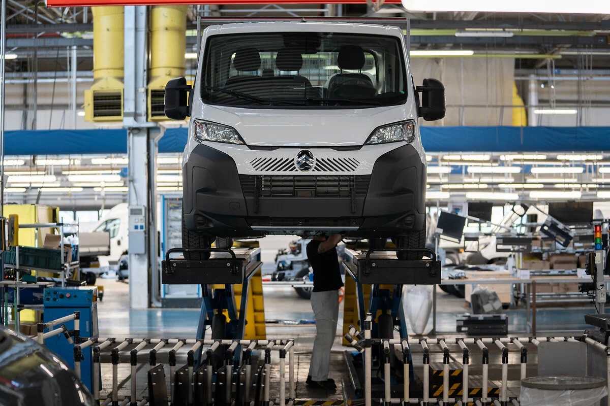 Stellantis Pro One avvia la produzione di nuovi veicoli commerciali e ...